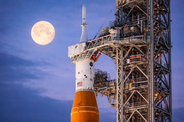 NASA’s Artemis II Moon Rocket Reaches Launch Pad, Putting February ...