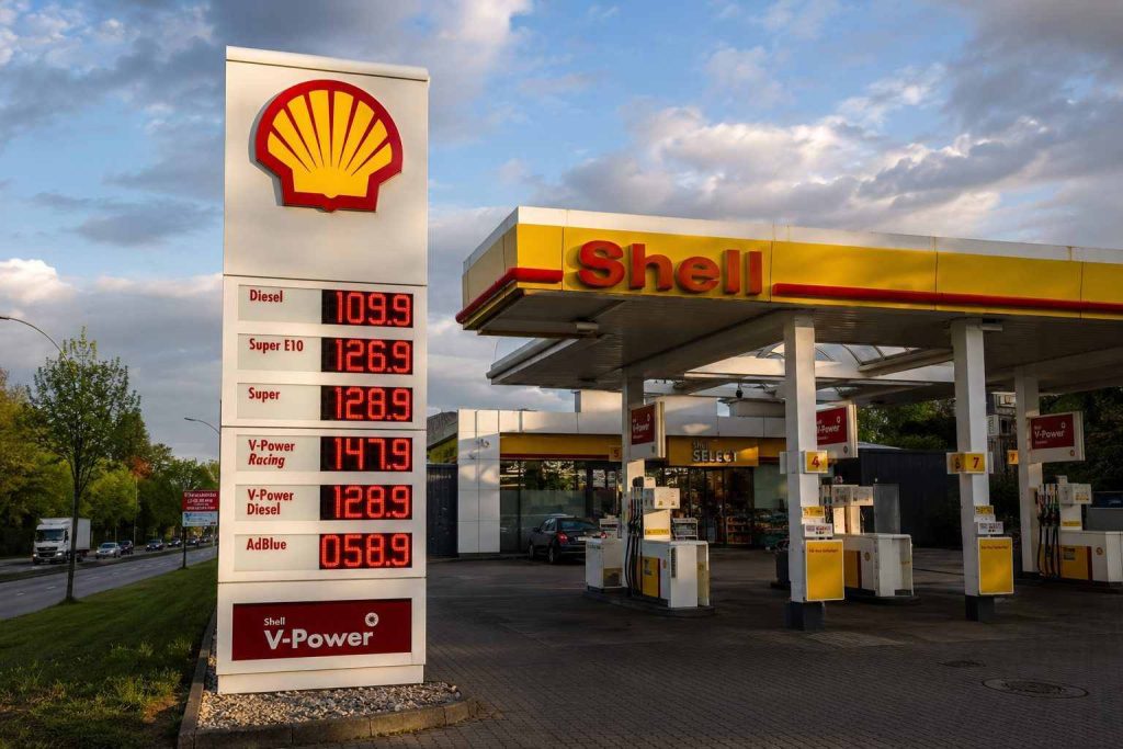 Shell Plc Reveals $23.8 Billion Government Payments Before AGM Climate Vote