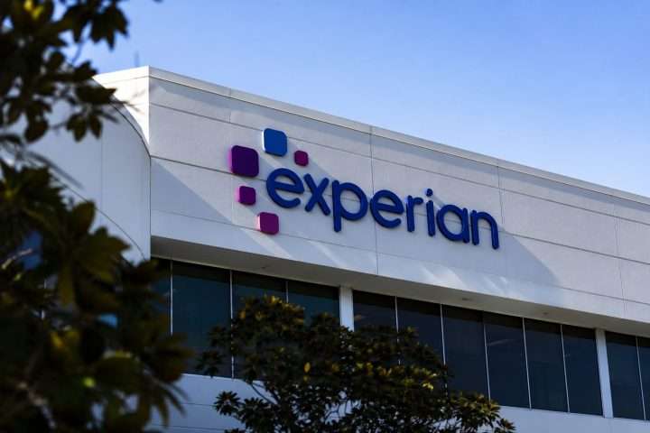 Experian (LON:EXPN) holds up after new £12m buyback filing