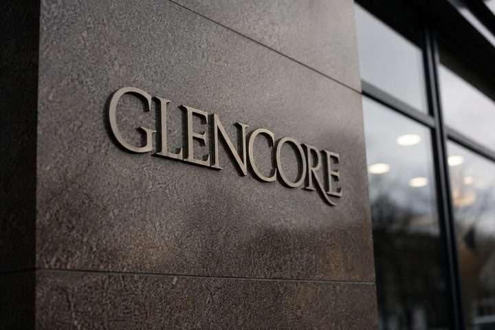 Glencore Drops Almost 5% in London as Fed Rate Moves Hit Copper Stocks